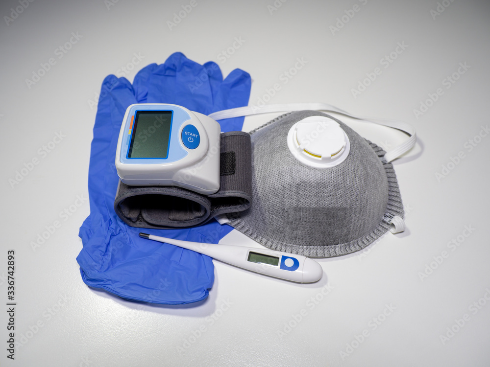 Medical kit: digital body thermometer for body temperature, FFP2 face ...