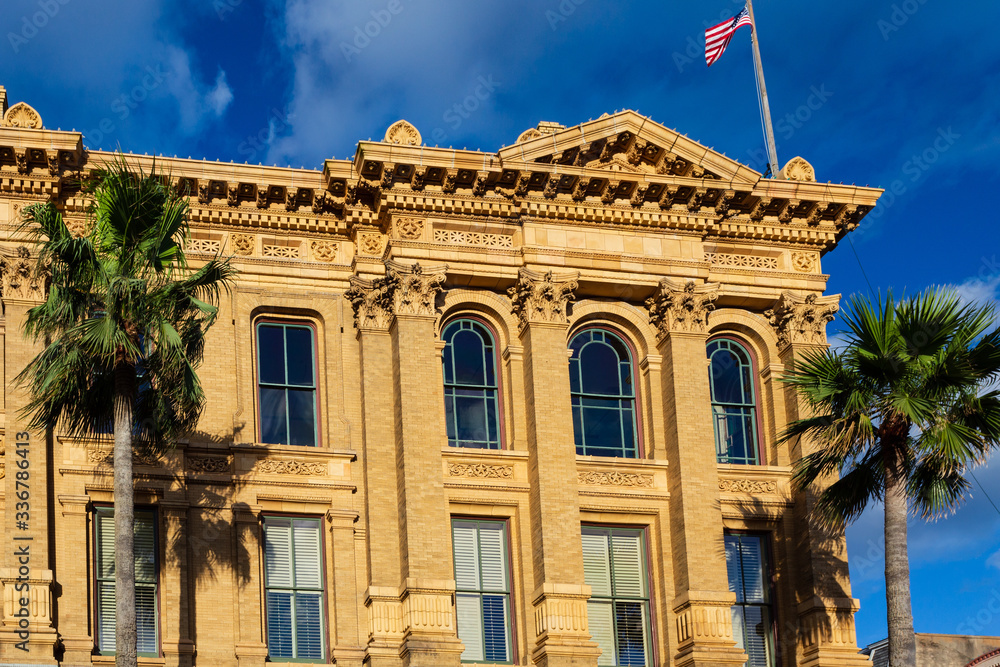 Foto de Built in 1895, the Hutchings building in historic Galveston. It ...