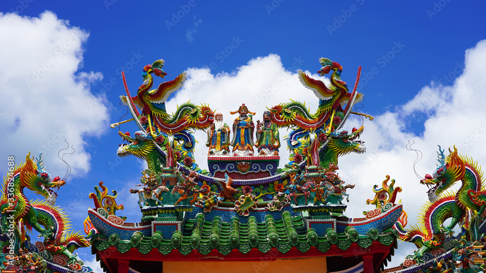 bright multi-colored sculptures of Japanese samurai dragons on the roof ...