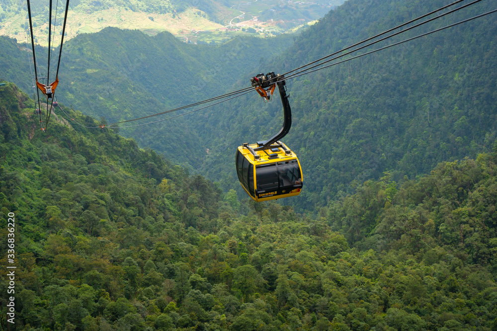 Fotka „SA PA, VIETNAM - Aug 12, 2019 : World is longest electric cable ...