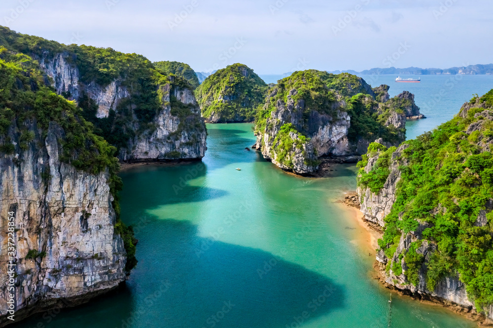 Aerial view Vung Vieng floating fishing village and rock island, Halong ...