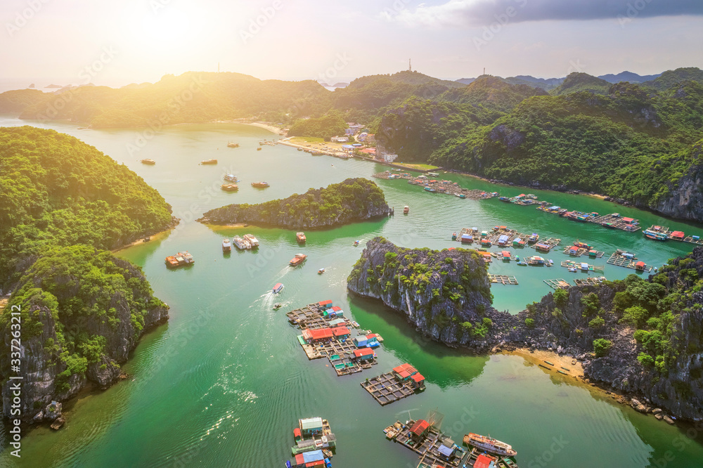 Floating fishing village and rock island in " Lan Ha " Bay, Vietnam ...