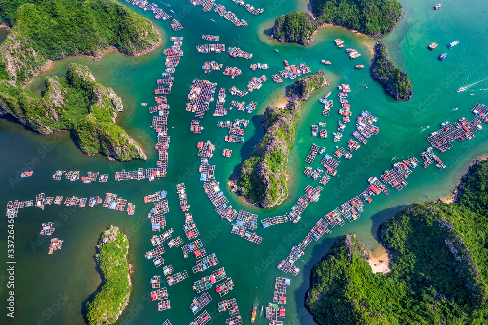 Floating fishing village and rock island in " Lan Ha " Bay, Vietnam ...