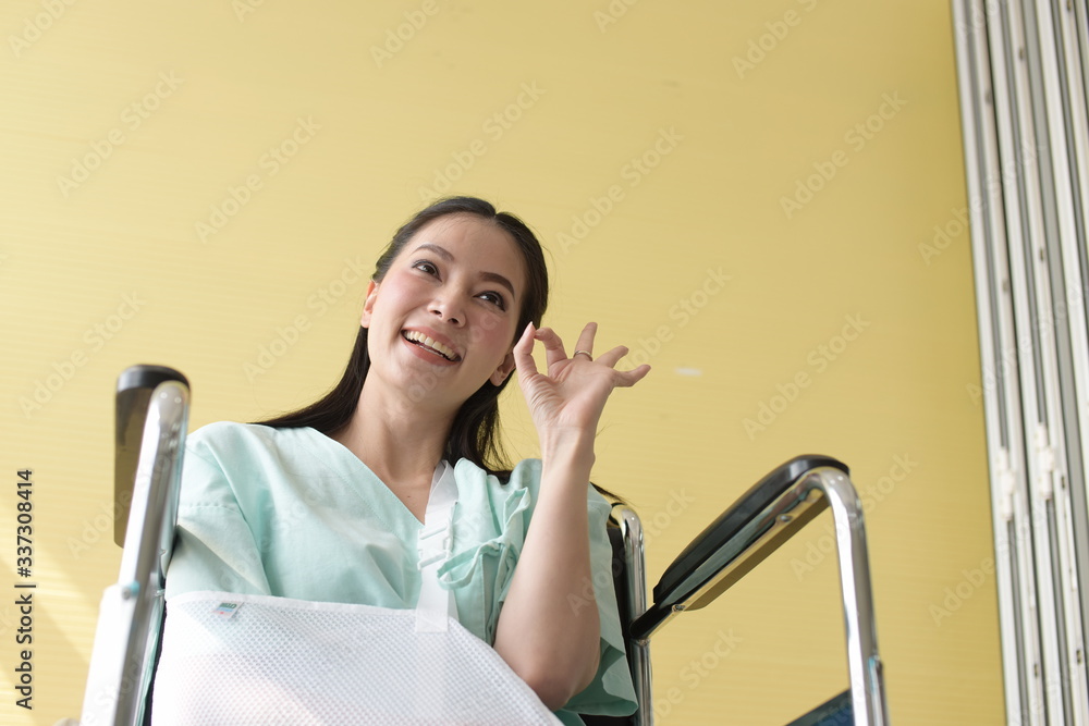 "Photos of beautiful young patients in the hospital The image of the ...