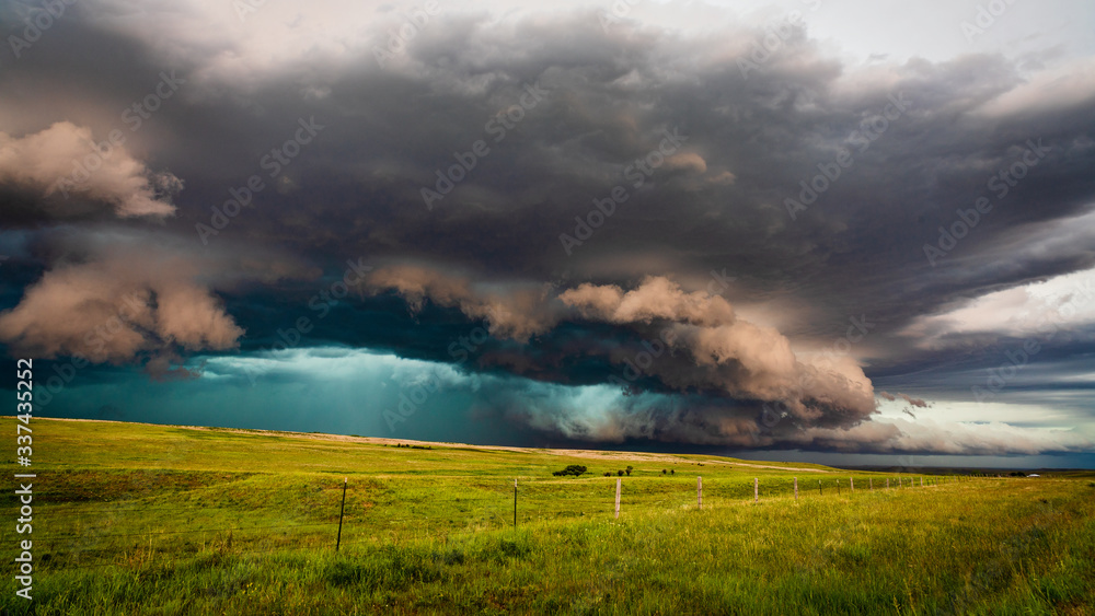 Ominous storm clouds from a supercell thunderstorm wall mural wallpaper ...