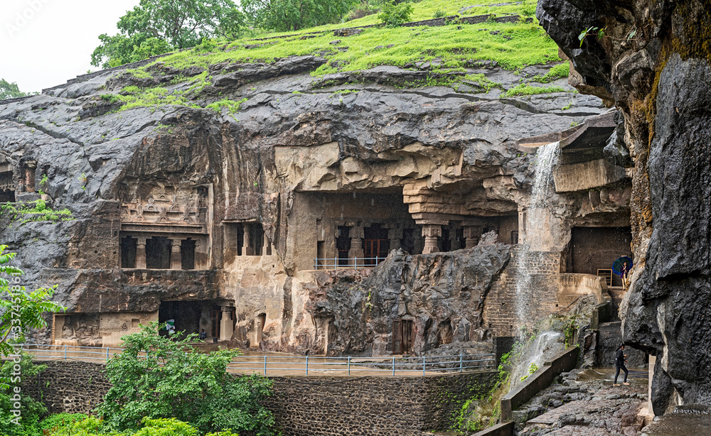 Foto de Ellora temple religious complex with Buddhist, Hindu and Jain ...