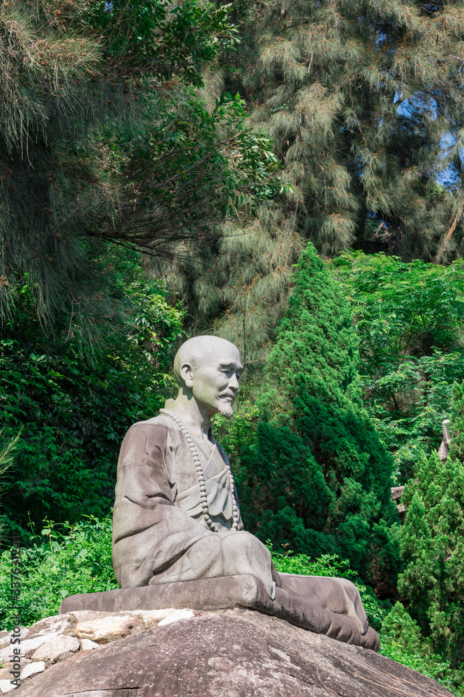Quanzhou historical stone carving. Master Hongyi's stone carvings with ...