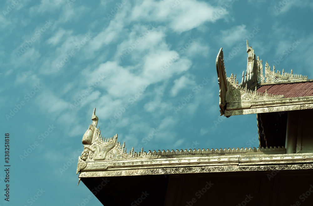Traditiionnal art decorate on the roof of Myanmar with blue sky ...