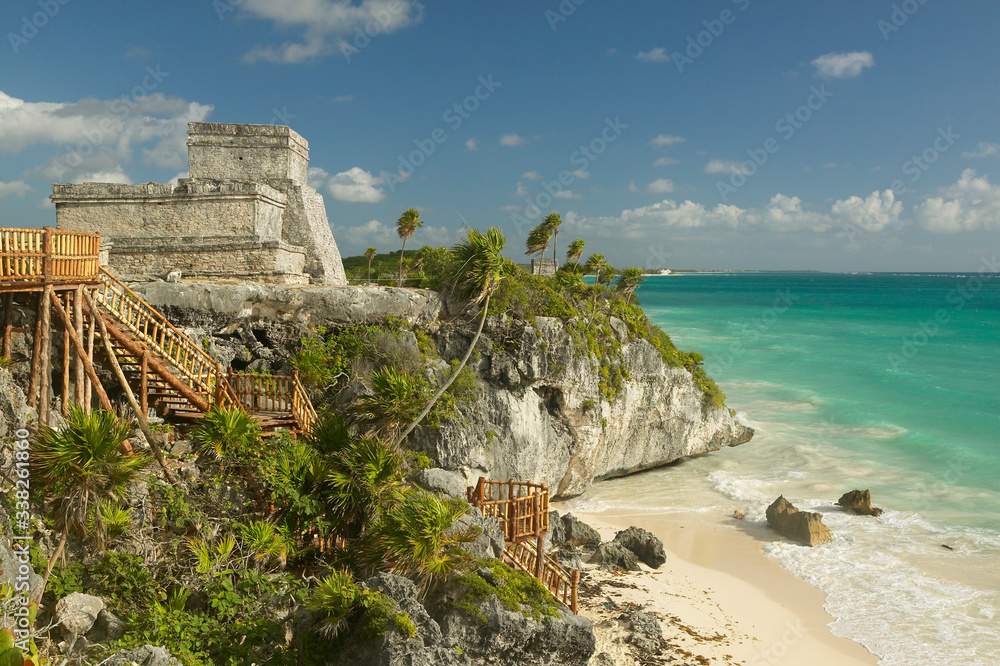 El Castillo is pictured in Mayan ruins of Ruinas de Tulum (Tulum Ruins ...