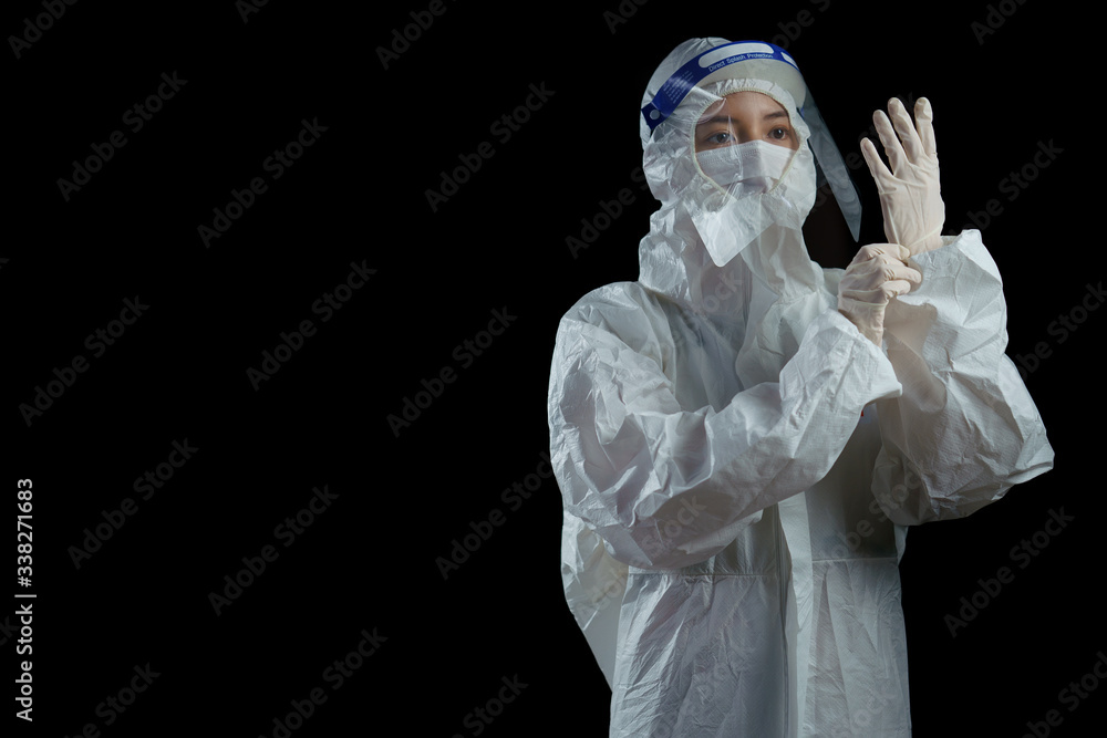 Doctor wearing ppe suit, face mask, surgical glove and face shield ...