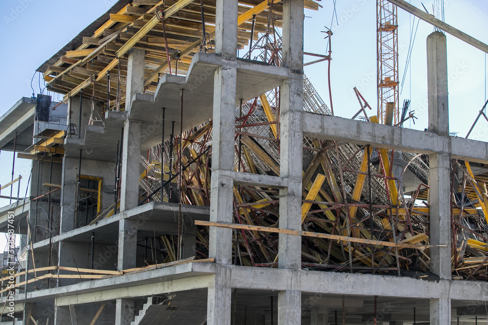 Emergency at the construction site - the collapse of the slab with ...