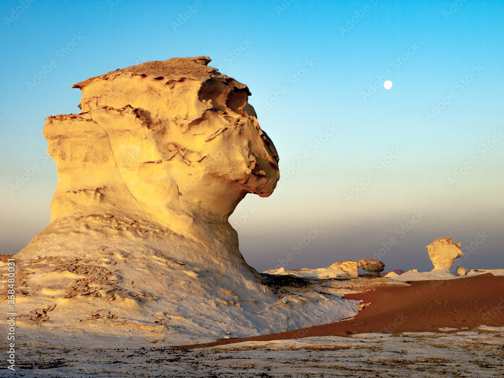 The white desert in western egypt is an breathtaking place. Great ...