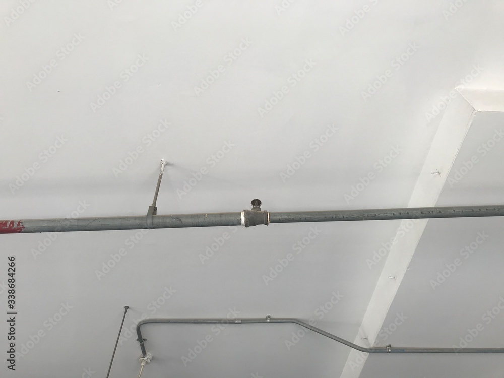 Foto de Image of an Pendent or upright sprinklers of fire fighting ...