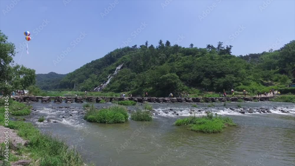 Korean traditional Funeral song while crossing the Nongdari Bridge ...