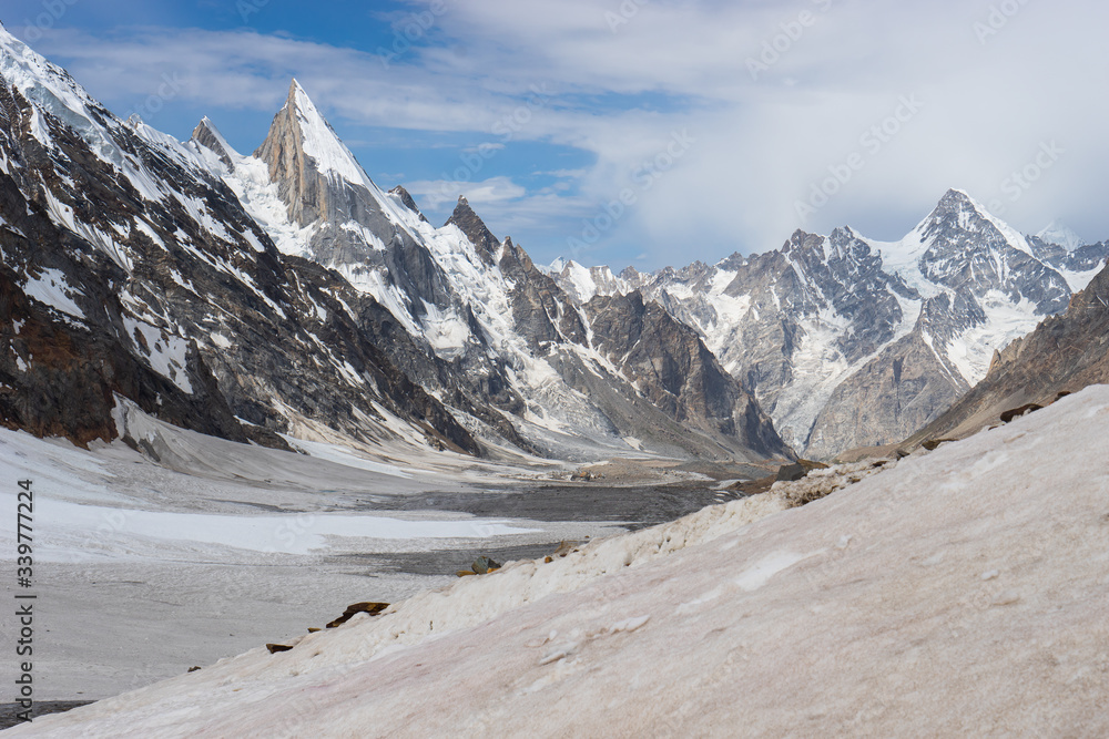 Beautiful Karakoram mountains landscape after crossing Gondogoro la ...