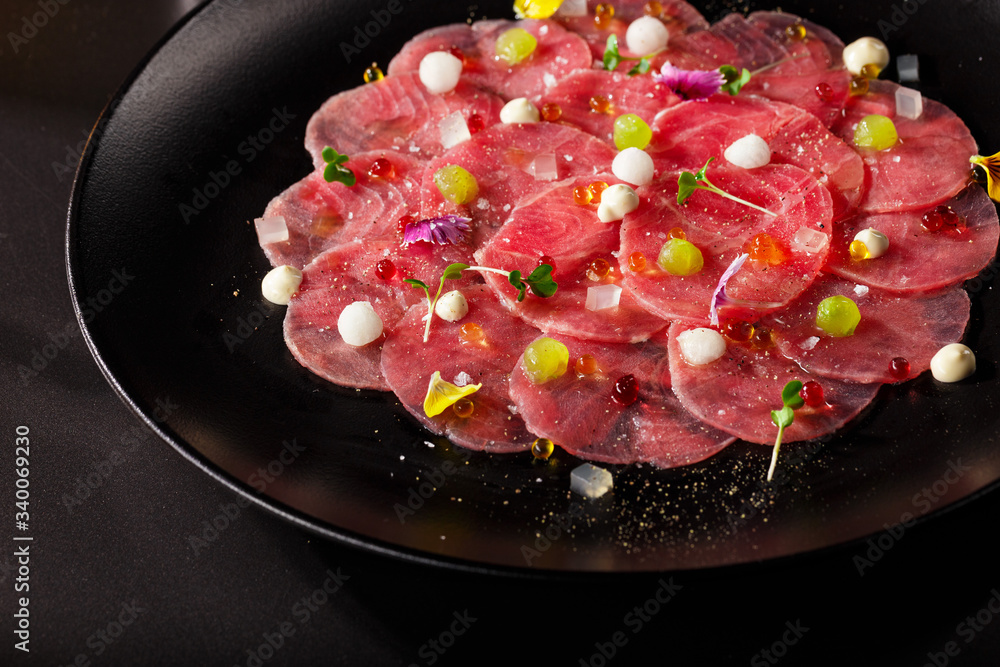 Foto Stock Sashimi with thymes and tidbits flavors on top. Presentable ...