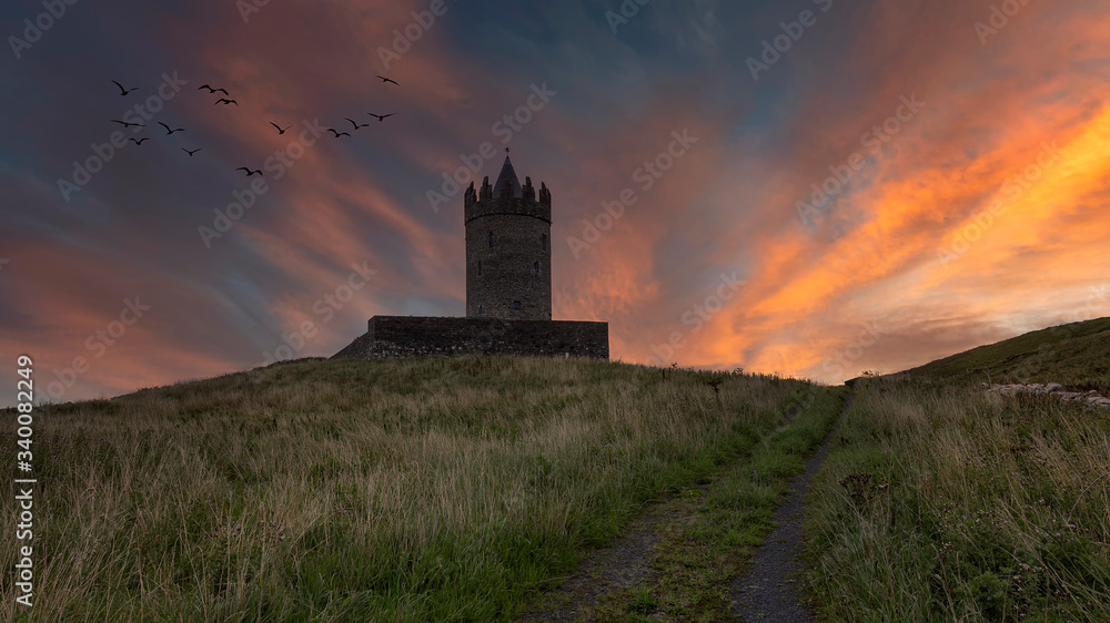Doonagore castle at sunset, Co. Clare, Ireland Epic sunset landscape ...