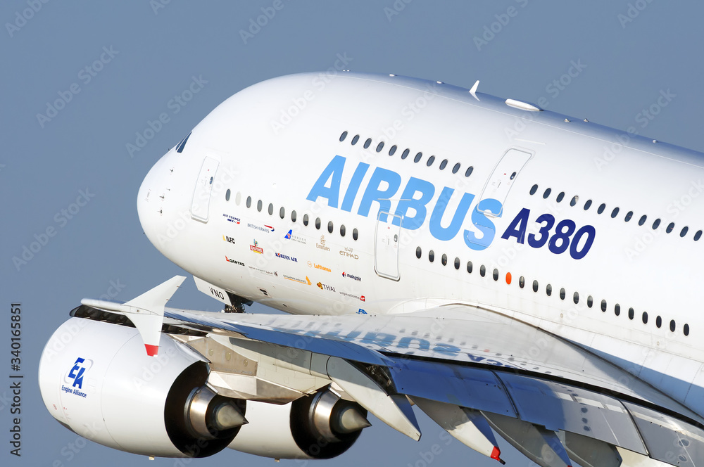 Airbus Industries EADS Airbus A380 super jumbo large wide body ...