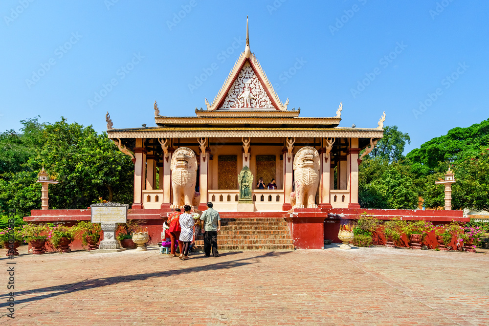 Inside and outside the Wat Phnom temple in Phnom Penh, Cambodia ...