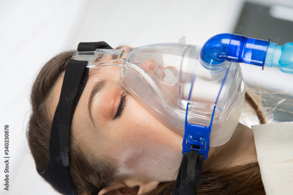 Apparatus for artificial lung ventilation. Intensive care ...