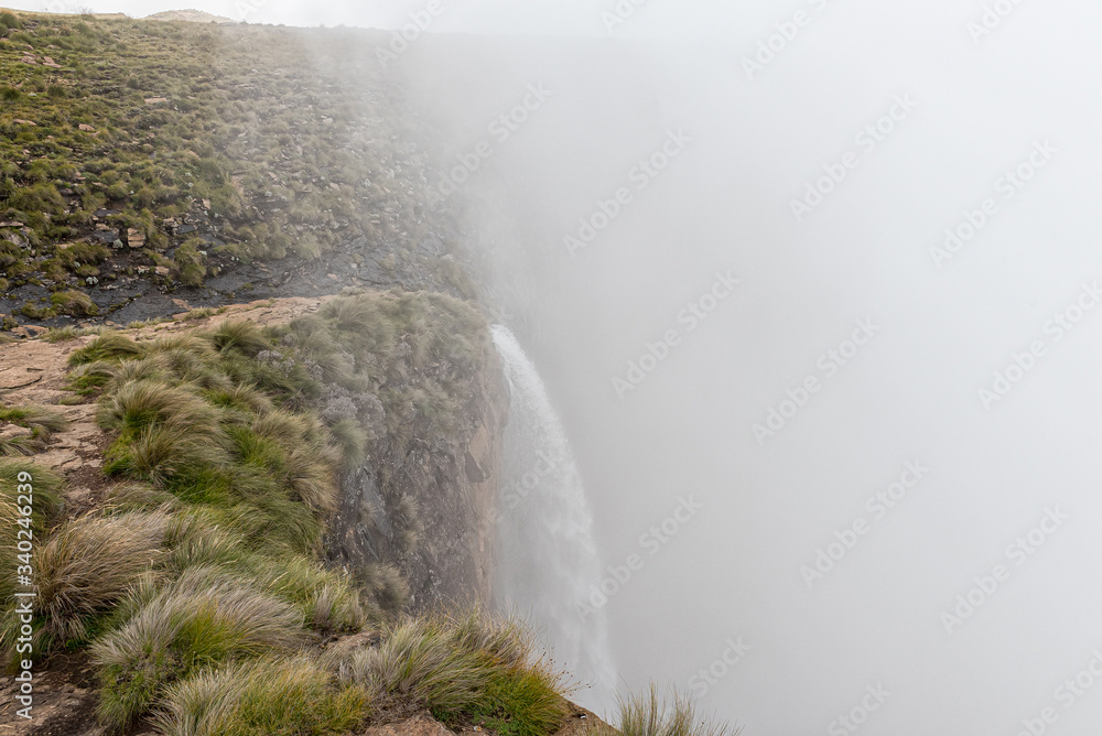 Top of the Tugela Falls, second tallest waterfall on earth foto de ...