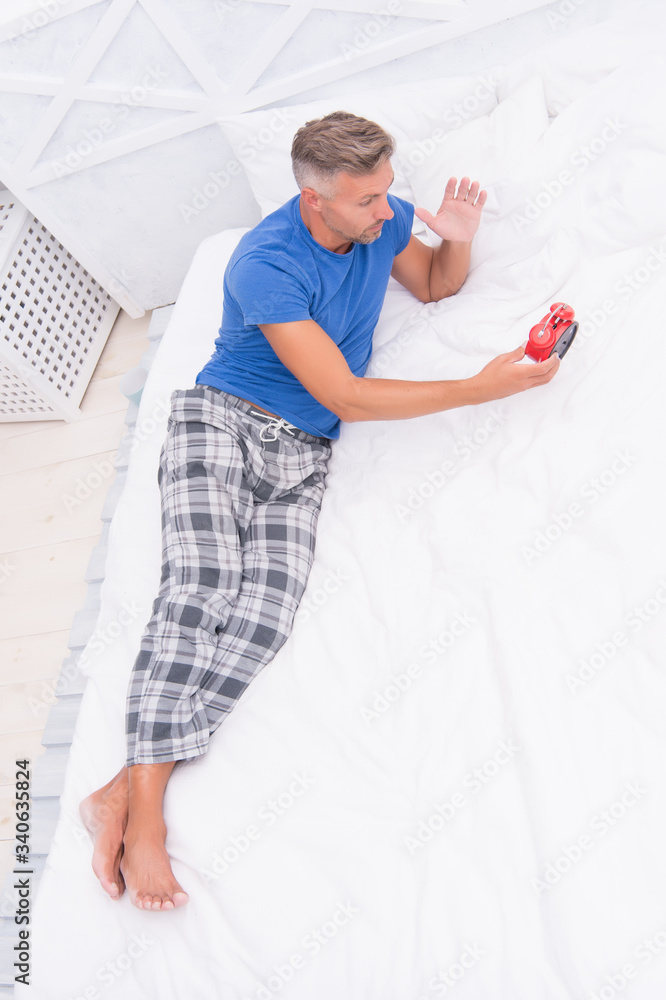 oh no. unmotivated to start the new day. sleep problems and insomnia ...