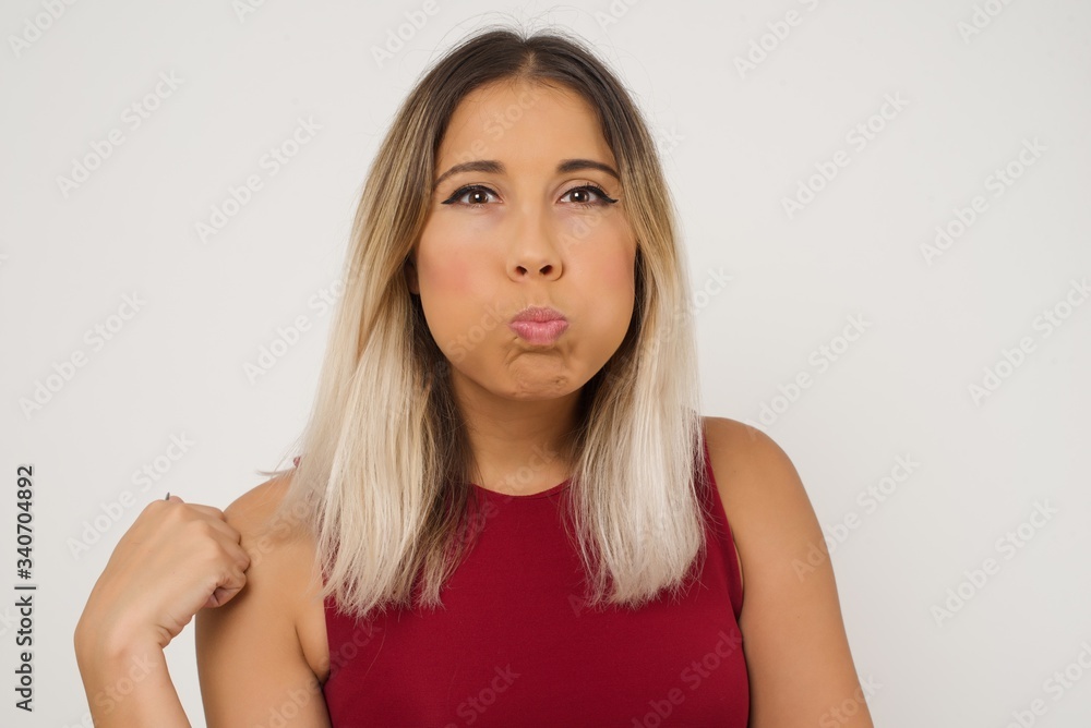 Foto de Beautiful young woman puffing cheeks with funny face. Mouth ...