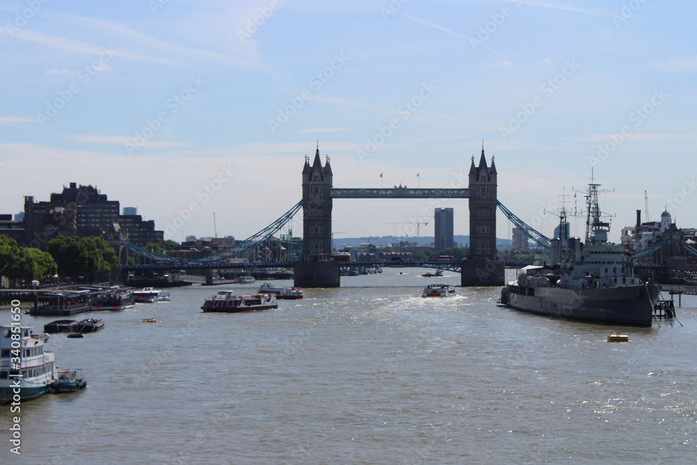 Poster london bridge overlooking thames river – Wall Art | UkPosters