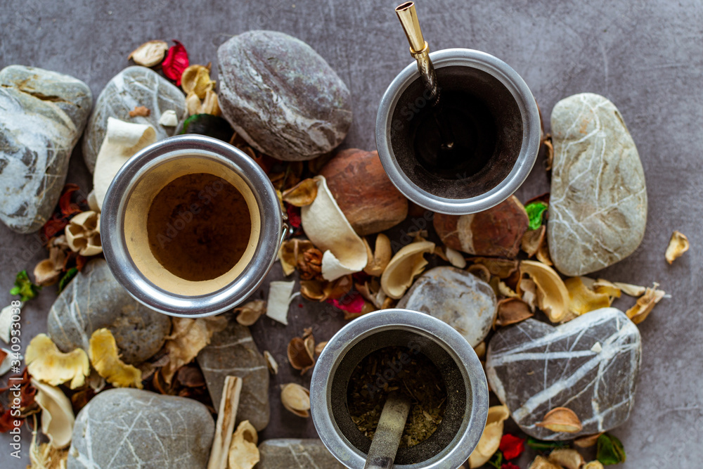 mate tradicional argentino fabricado artesanalmente con decoraciones ...