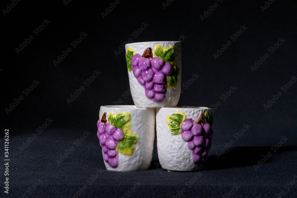 vasos decorativos con uvas Stock Photo | Adobe Stock