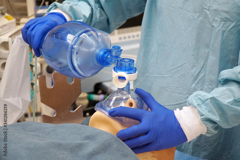 Beatmungsbeutel zur Beatmung von Patienten mit Lungenentzündung oder ...