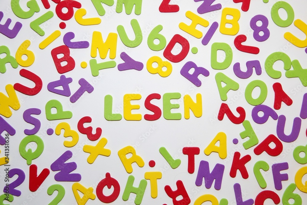 german word LESEN - reading - and seamless pattern with letters of the ...