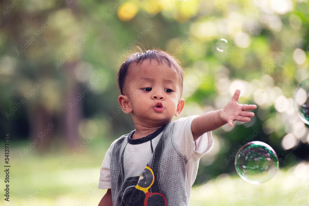 Asian poor children playing bubble in nature background.Close up ...