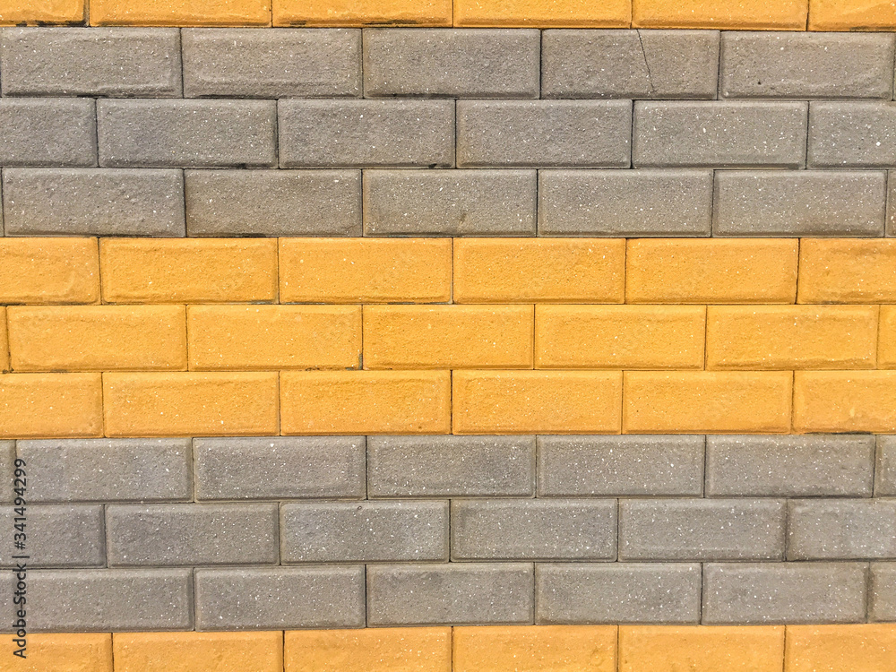 Pared de block tipo ladrillo con franja amarilla Stock-Foto | Adobe Stock