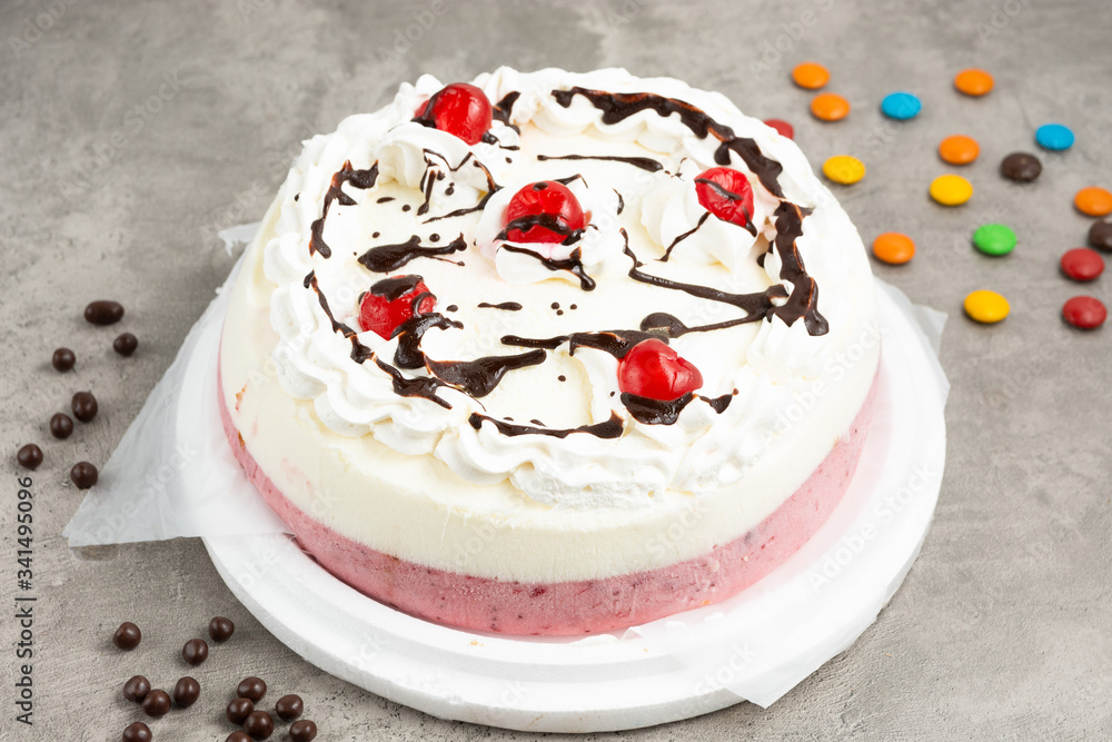 torta helada Stock Photo | Adobe Stock