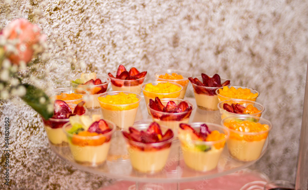 Postres, catering, candy bar, mesa de dulces, reposteria Stock Photo ...