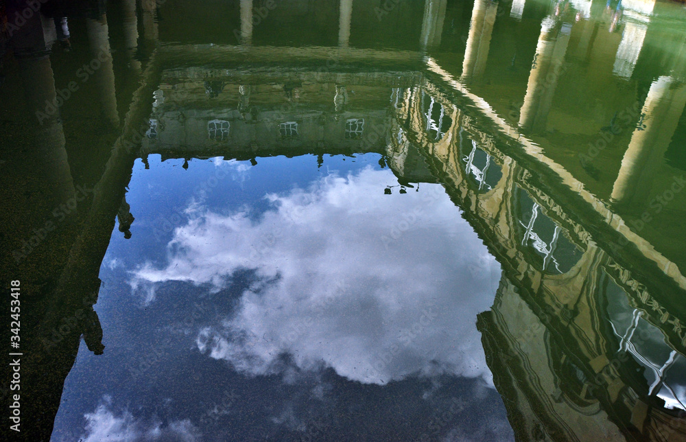 Reflection of water at a roman bath in Bath, England Stock Photo ...
