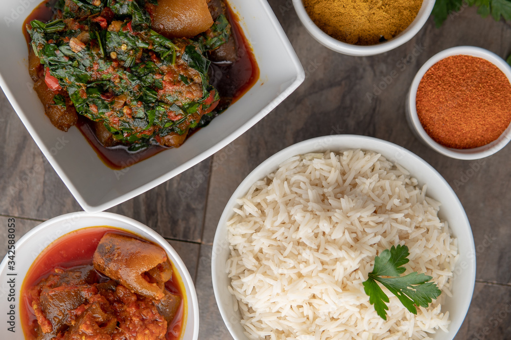 Foto de African national food dish grilled meat and chicken dish wings ...