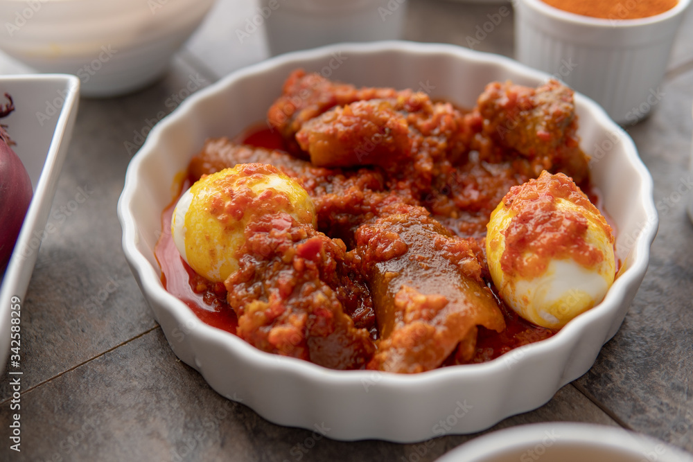 Foto de African national food dish grilled meat and chicken dish wings ...