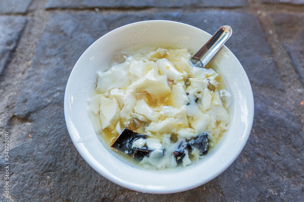 Douhua , Taiwanese Tofu Dessert, tofu pudding, soybean pudding ( tau hu ...