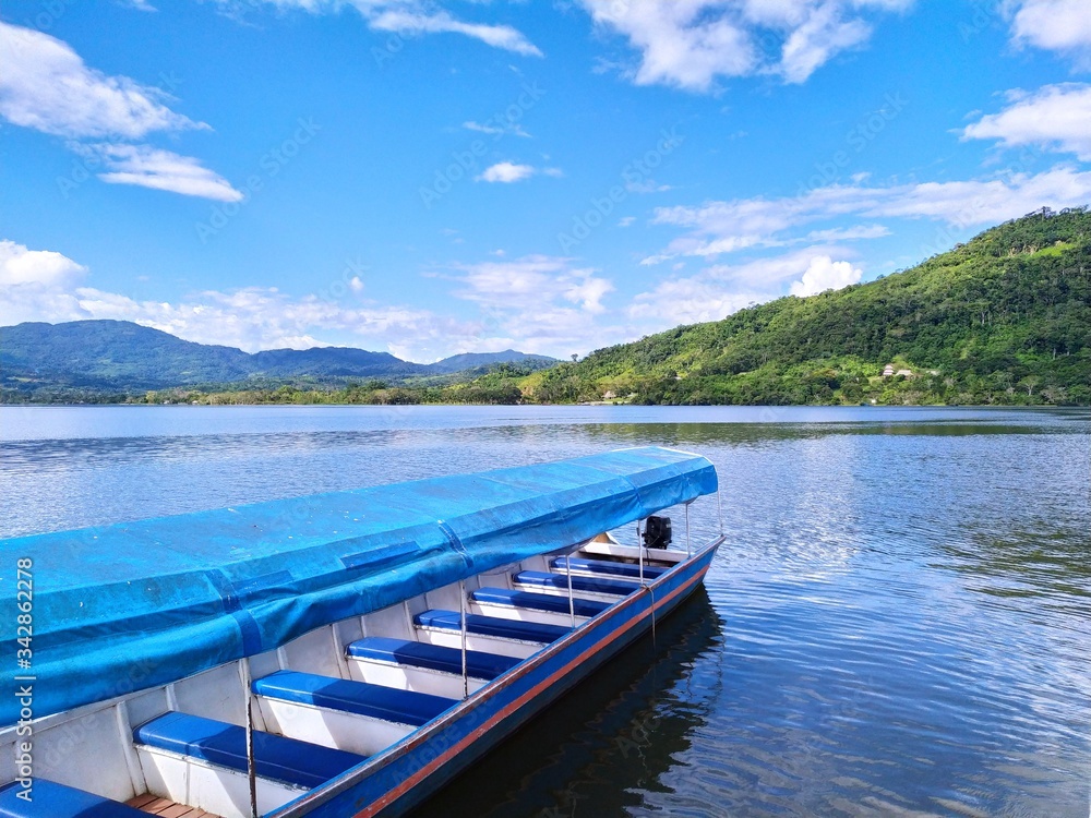 Laguna azul - Tarapoto, Perú. Foto tomada desde el muelle de la laguna ...
