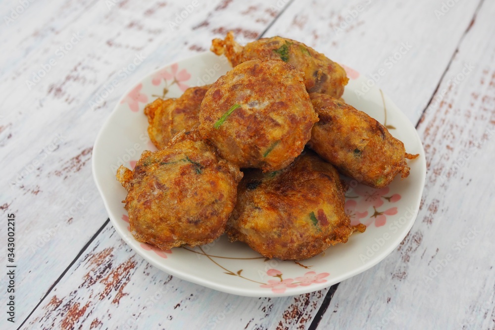 Foto de Deep fried potato patty also known as Begedil. It is a ...