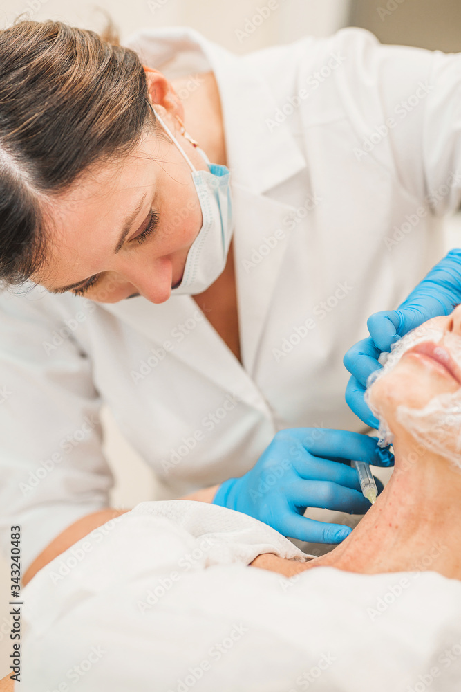 The procedure for rejuvenating the neck and decollete - the use of ...