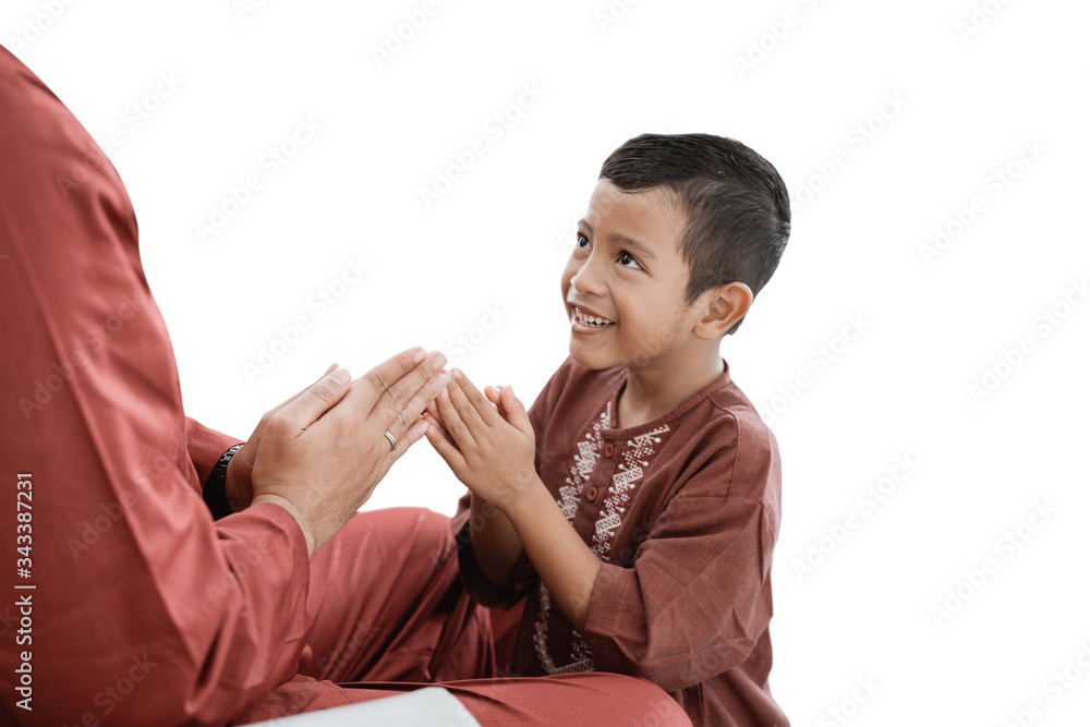 muslim boy apologize when celebrating Happy Eid Ul-Fitr with father ...