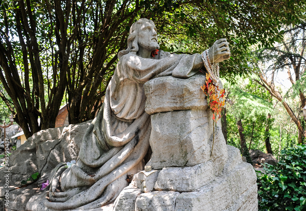 statue of Jesus praying,Via cruccis,Tandi Stock Photo | Adobe Stock