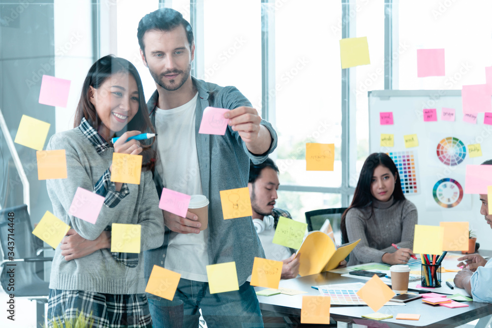 Brainstorming diversity creative design use post it sticky note team ...
