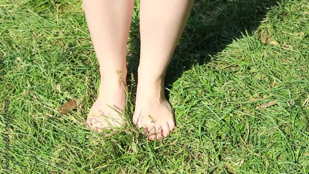 Vídeo do Stock: Women's feet, which are barefoot trampling on the young ...
