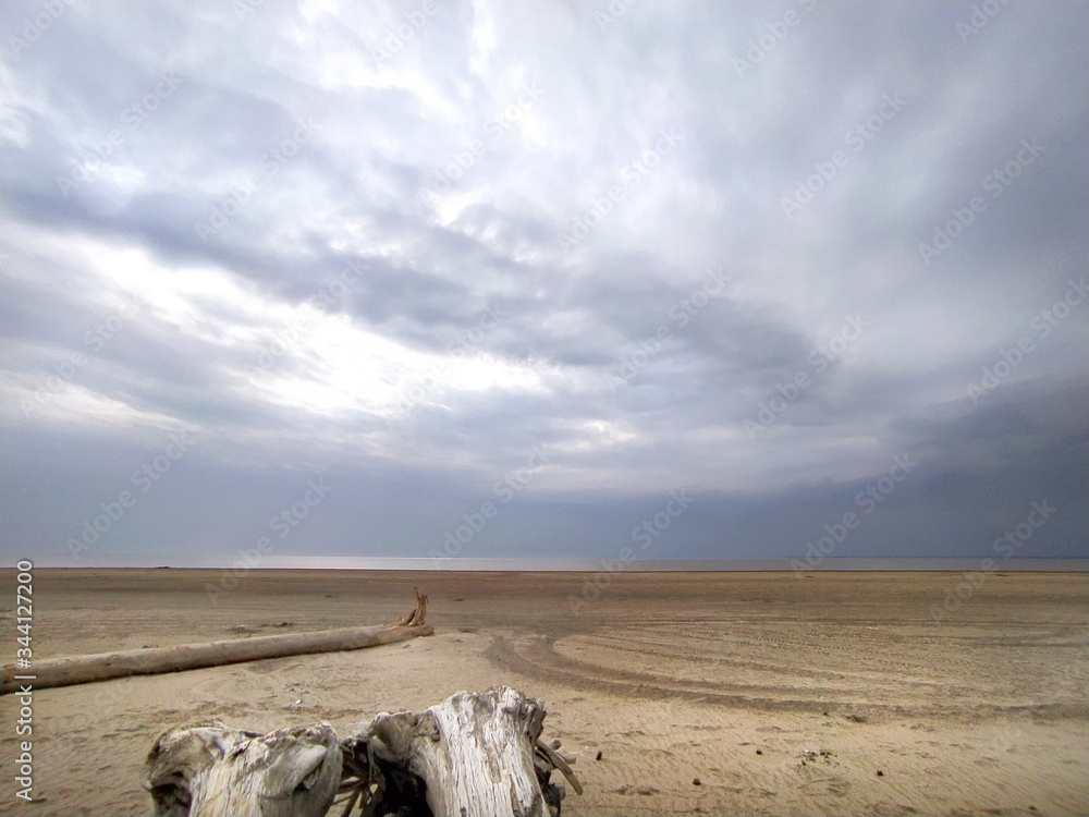 Bottom of the sea, gray day, desert, ambient light, sled, sand, cold ...