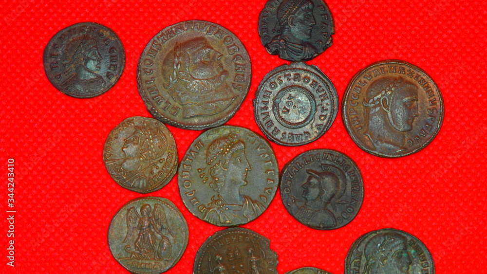 Monedas del imperio Romano. Bronces de la antigua roma Stock Photo ...