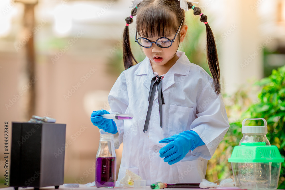 Close up view For a cute girl, a concept learning science process ...